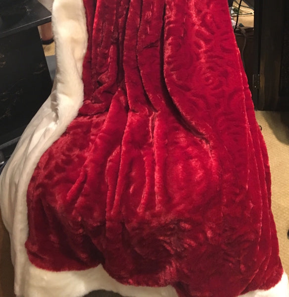 Velvety Soft Red Rose Christmas Throw with Creamy White Faux Fur Trim ...