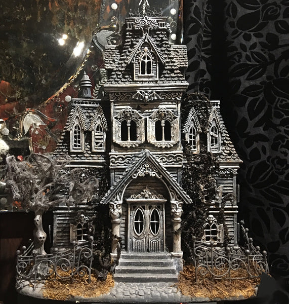 Katherine's Collection Dead and Breakfast Manor | Haunted House ...